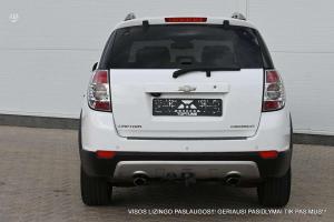 White Chevrolet Captiva 2011 in Kretinga, with an engine capacity of 2.20 L and mileage of 230 thousand km for 6299 €, photo 9 on AUTOMOTO.COM.LV