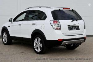 White Chevrolet Captiva 2011 in Kretinga, with an engine capacity of 2.20 L and mileage of 230 thousand km for 6299 €, photo 11 on AUTOMOTO.COM.LV