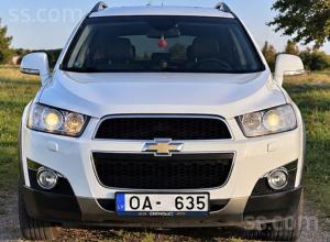 White Chevrolet Captiva 2011 in Daugavpils, with an engine capacity of 2.20 L and mileage of 260 thousand km for 5990 €, photo 1 on AUTOMOTO.COM.LV
