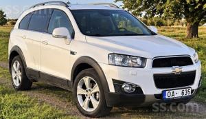 White Chevrolet Captiva 2011 in Daugavpils, with an engine capacity of 2.20 L and mileage of 260 thousand km for 5990 €, photo 4 on AUTOMOTO.COM.LV