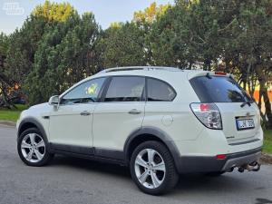 White Chevrolet Captiva 2011 in Silute, with an engine capacity of 2.20 L and mileage of 281 thousand km for 4500 €, photo 5 on AUTOMOTO.COM.LV