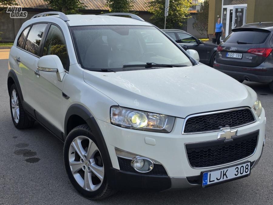 White Chevrolet Captiva 2011 in Silute, with an engine capacity of 2.20 L and mileage of 281 thousand km for 4500 €, photo 6 on AUTOMOTO.COM.LV
