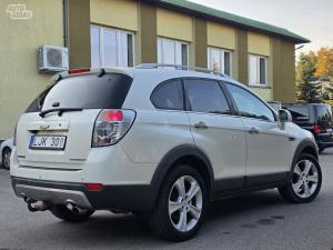 White Chevrolet Captiva 2011 in Silute, with an engine capacity of 2.20 L and mileage of 281 thousand km for 4500 €, photo 8 on AUTOMOTO.COM.LV