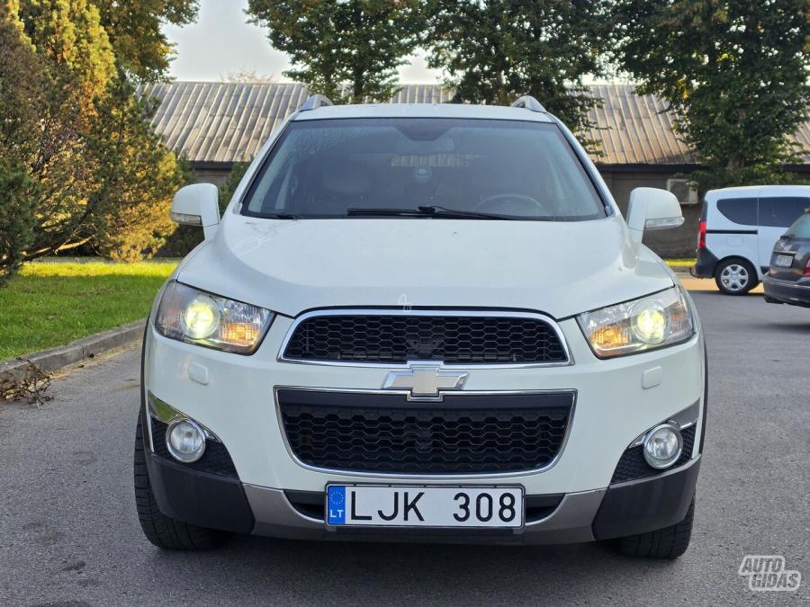 White Chevrolet Captiva 2011 in Silute, with an engine capacity of 2.20 L and mileage of 281 thousand km for 4500 €, photo 10 on AUTOMOTO.COM.LV