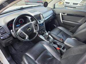 White Chevrolet Captiva 2011 in Silute, with an engine capacity of 2.20 L and mileage of 281 thousand km for 4500 €, photo 13 on AUTOMOTO.COM.LV