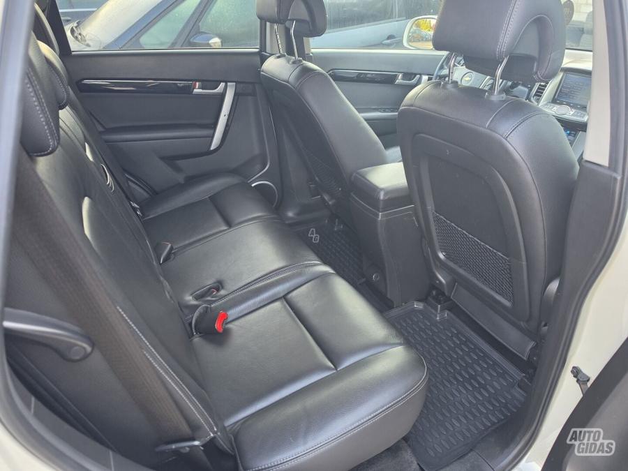 White Chevrolet Captiva 2011 in Silute, with an engine capacity of 2.20 L and mileage of 281 thousand km for 4500 €, photo 15 on AUTOMOTO.COM.LV