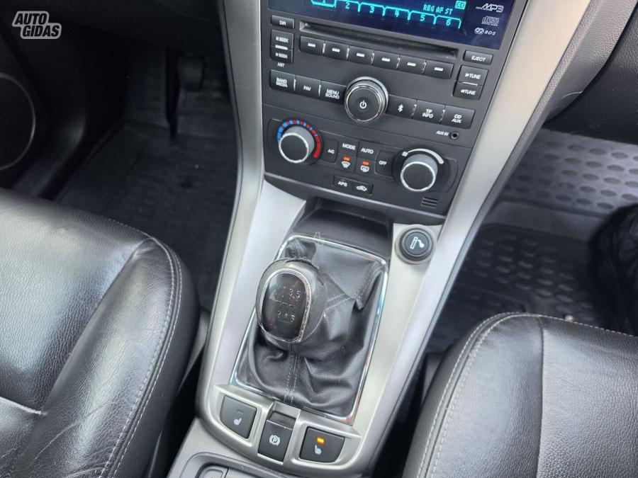 White Chevrolet Captiva 2011 in Silute, with an engine capacity of 2.20 L and mileage of 281 thousand km for 4500 €, photo 17 on AUTOMOTO.COM.LV