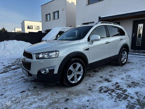 White Chevrolet Captiva 2012 in Kaunas, with an engine capacity of 2.20 L and mileage of 183 thousand km for 5250 €, photo 1 on AUTOMOTO.COM.LV