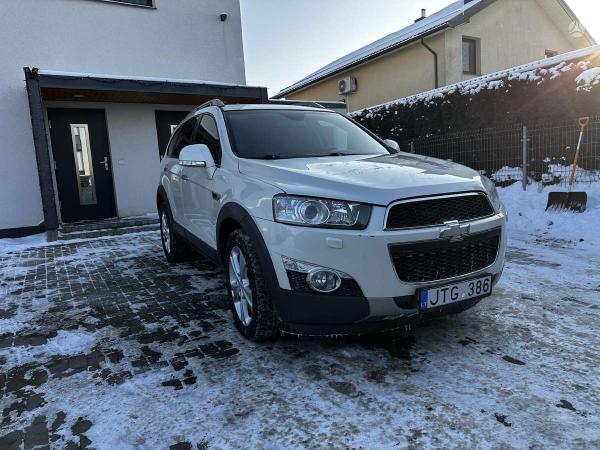White Chevrolet Captiva 2012 in Kaunas, with an engine capacity of 2.20 L and mileage of 183 thousand km for 5250 €, photo 5 on AUTOMOTO.COM.LV
