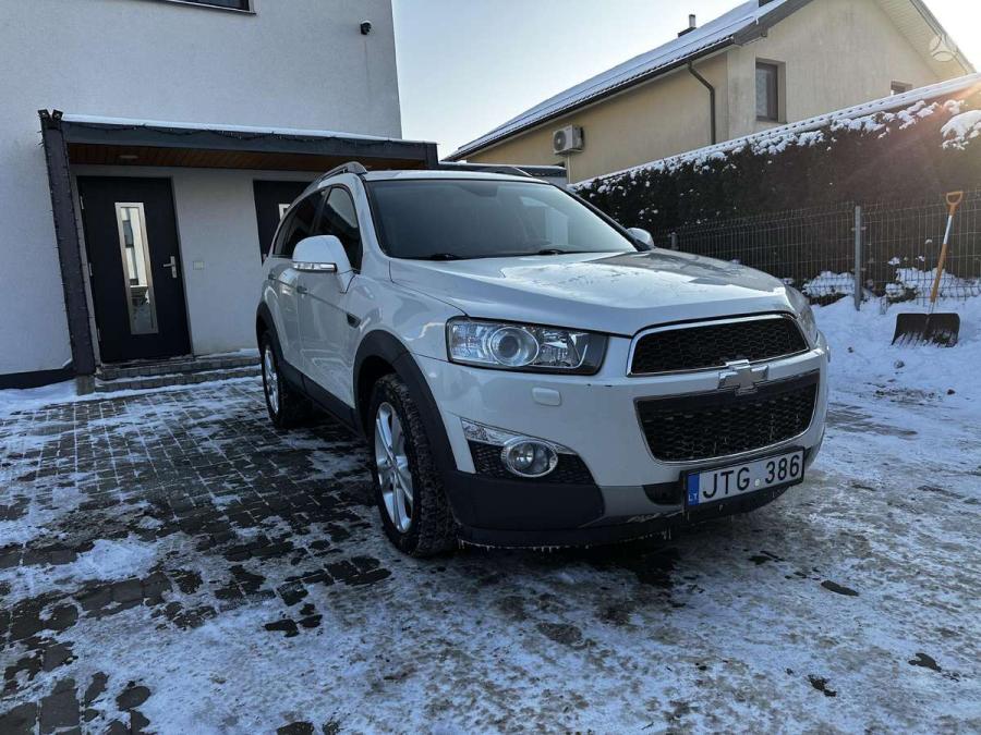 White Chevrolet Captiva 2012 in Kaunas, with an engine capacity of 2.20 L and mileage of 183 thousand km for 5250 €, photo 5 on AUTOMOTO.COM.LV