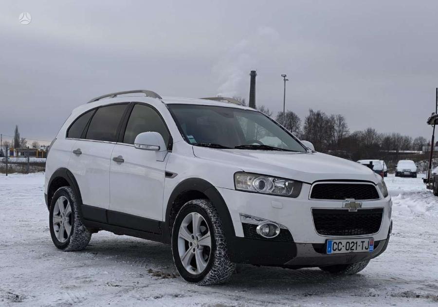 White Chevrolet Captiva 2012 in Taurage, with an engine capacity of 2.23 L and mileage of 160 thousand km for 4800 €, photo 1 on AUTOMOTO.COM.LV