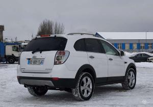White Chevrolet Captiva 2012 in Taurage, with an engine capacity of 2.23 L and mileage of 160 thousand km for 4800 €, photo 2 on AUTOMOTO.COM.LV