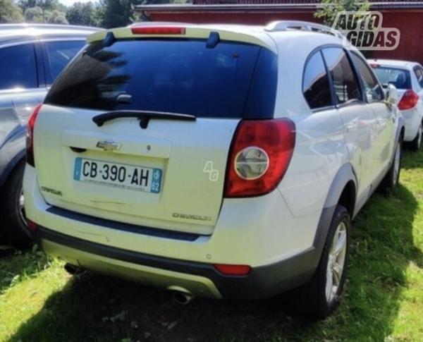 White Chevrolet Captiva 2012 in Kretinga, with an engine capacity of 2.20 L and mileage of 140 thousand km for 1999 €, photo 4 on AUTOMOTO.COM.LV