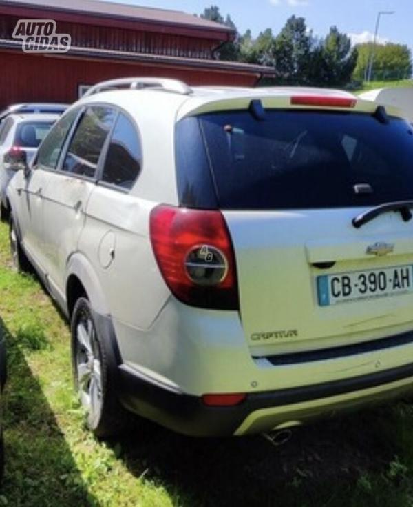 White Chevrolet Captiva 2012 in Kretinga, with an engine capacity of 2.20 L and mileage of 140 thousand km for 1999 €, photo 6 on AUTOMOTO.COM.LV