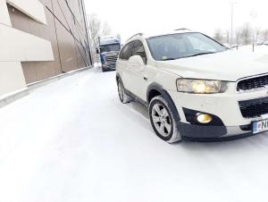 White Chevrolet Captiva 2012 in Siauliai, with an engine capacity of 2.20 L and mileage of 240 thousand km for 4850 €, photo 4 on AUTOMOTO.COM.LV