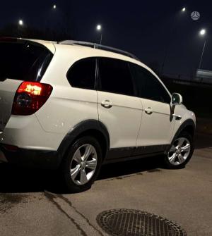 White Chevrolet Captiva 2012 in Siauliai, with an engine capacity of 2.20 L and mileage of 240 thousand km for 4850 €, photo 14 on AUTOMOTO.COM.LV