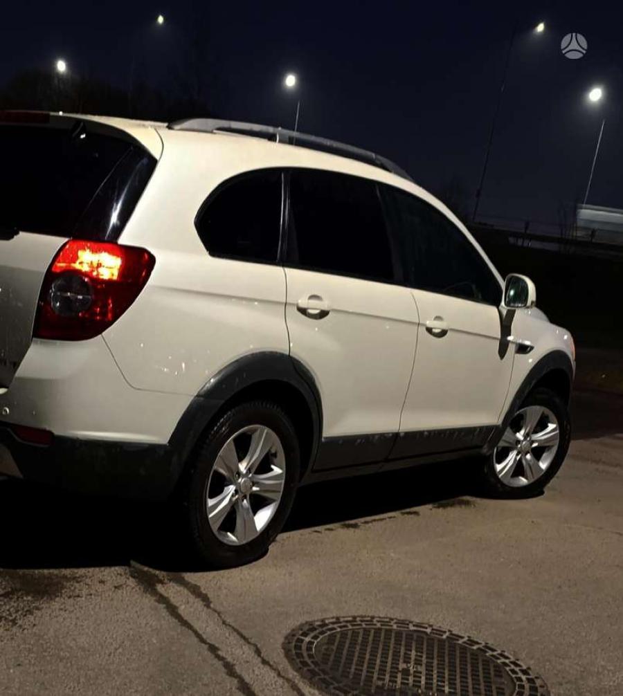 White Chevrolet Captiva 2012 in Siauliai, with an engine capacity of 2.20 L and mileage of 240 thousand km for 4850 €, photo 14 on AUTOMOTO.COM.LV
