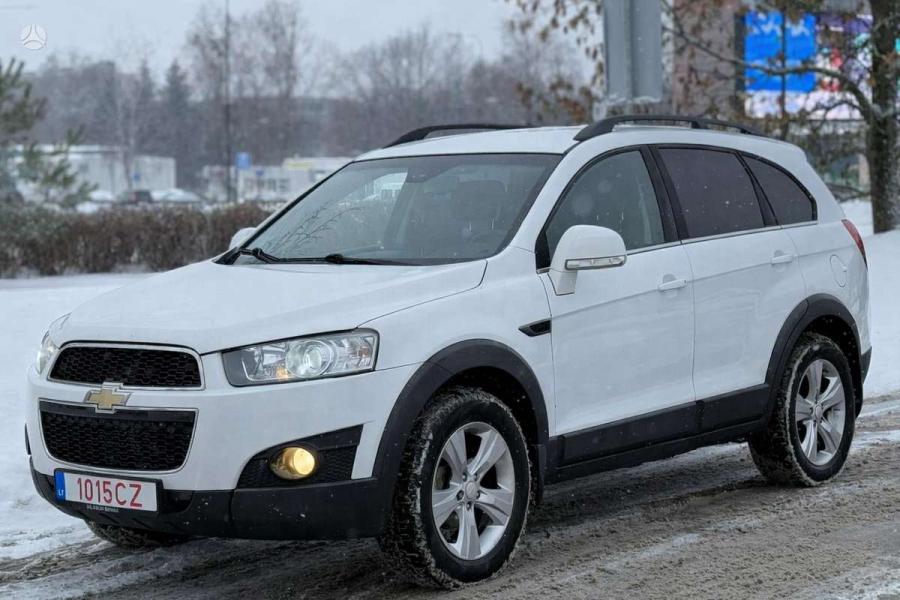 White Chevrolet Captiva 2012 in Kaunas, with an engine capacity of 2.23 L and mileage of 205 thousand km for 5000 €, photo 2 on AUTOMOTO.COM.LV