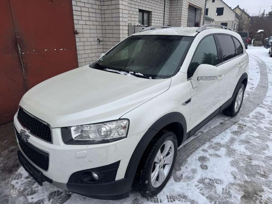 White Chevrolet Captiva 2012 in Marijampole, with an engine capacity of 2.20 L and mileage of 240 thousand km for 4000 €, photo 1 on AUTOMOTO.COM.LV