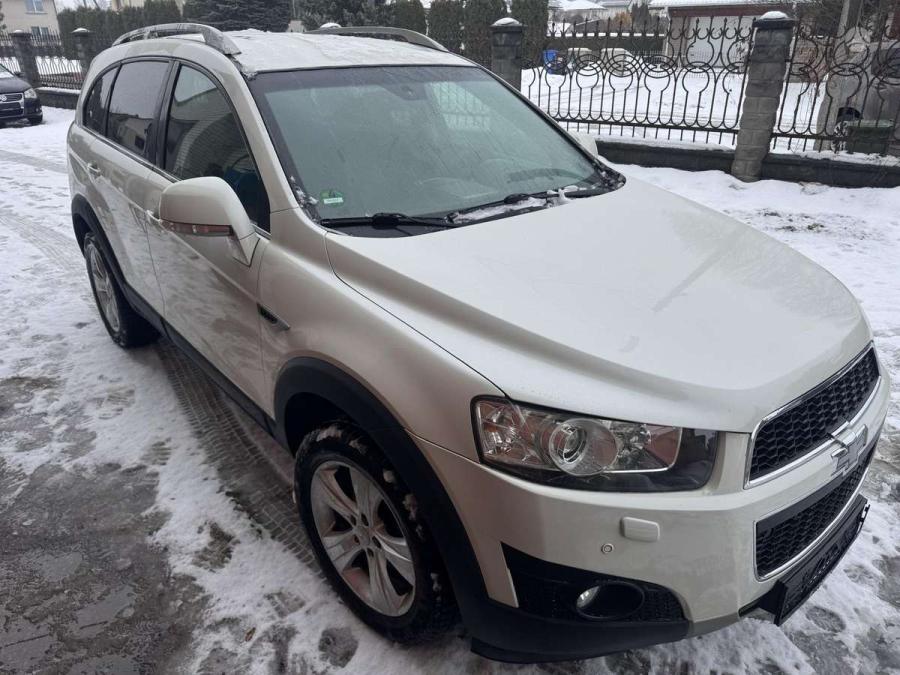White Chevrolet Captiva 2012 in Marijampole, with an engine capacity of 2.20 L and mileage of 240 thousand km for 4000 €, photo 2 on AUTOMOTO.COM.LV