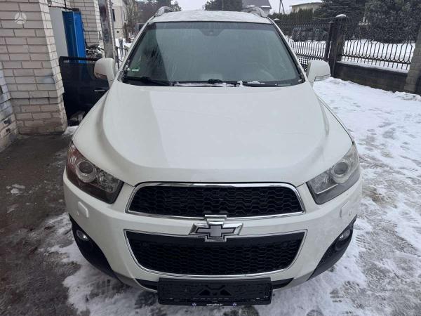 White Chevrolet Captiva 2012 in Marijampole, with an engine capacity of 2.20 L and mileage of 240 thousand km for 4000 €, photo 3 on AUTOMOTO.COM.LV