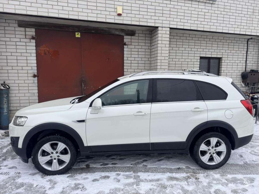 White Chevrolet Captiva 2012 in Marijampole, with an engine capacity of 2.20 L and mileage of 240 thousand km for 4000 €, photo 4 on AUTOMOTO.COM.LV