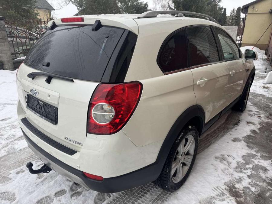White Chevrolet Captiva 2012 in Marijampole, with an engine capacity of 2.20 L and mileage of 240 thousand km for 4000 €, photo 6 on AUTOMOTO.COM.LV