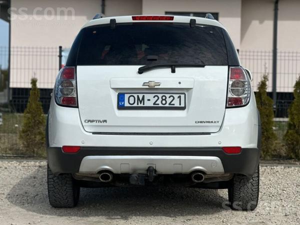 White Chevrolet Captiva 2012 in Jelgava, with an engine capacity of 2.20 L and mileage of 0 thousand km for 7490 €, photo 5 on AUTOMOTO.COM.LV