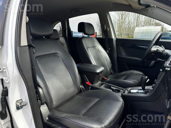 White Chevrolet Captiva 2012 in Jelgava, with an engine capacity of 2.20 L and mileage of 0 thousand km for 7490 €, photo 9 on AUTOMOTO.COM.LV