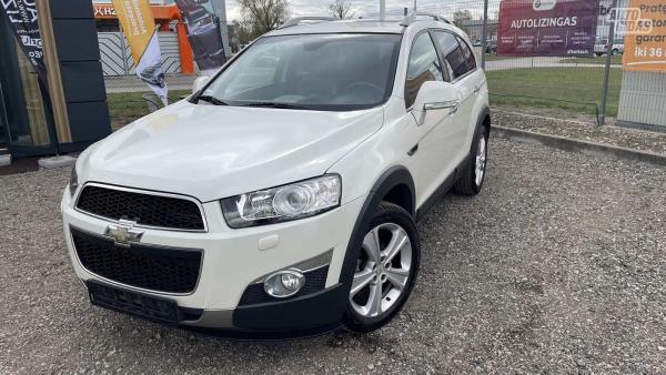 White Chevrolet Captiva 2012 in Marijampole, with an engine capacity of 2.20 L and mileage of 221 thousand km for 5990 €, photo 1 on AUTOMOTO.COM.LV