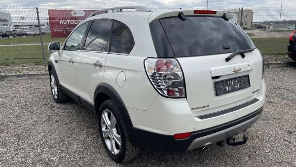 White Chevrolet Captiva 2012 in Marijampole, with an engine capacity of 2.20 L and mileage of 221 thousand km for 5990 €, photo 6 on AUTOMOTO.COM.LV