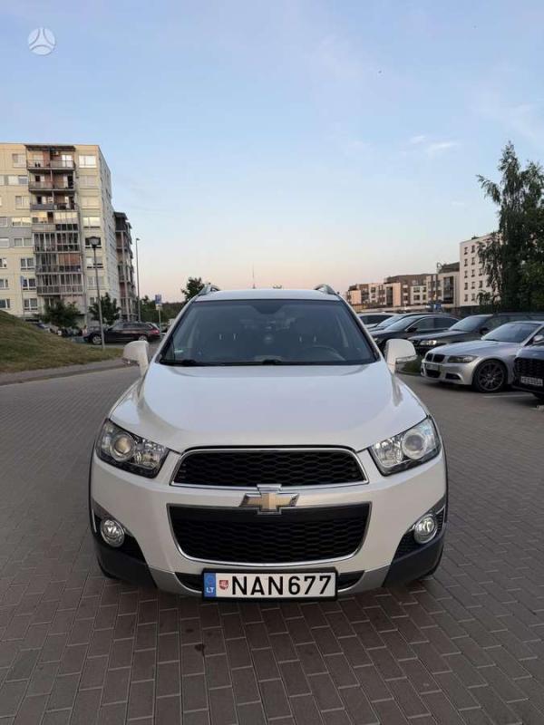 White Chevrolet Captiva 2012 in Vilnius, with an engine capacity of 2.20 L and mileage of 259 thousand km for 4700 €, photo 2 on AUTOMOTO.COM.LV
