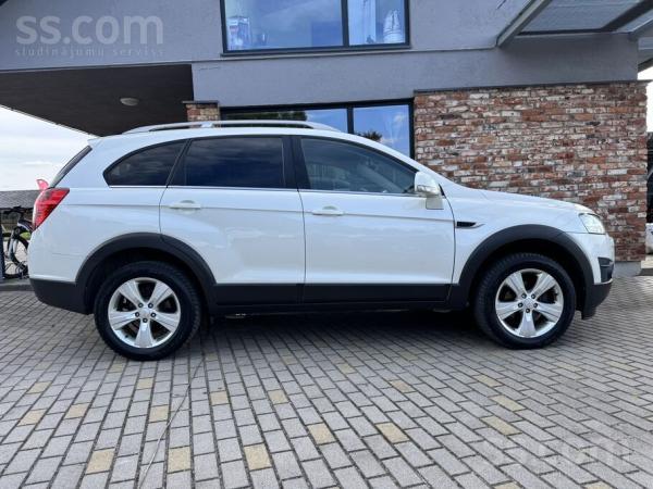 White Chevrolet Captiva 2012 in Talsi, with an engine capacity of 2.20 L and mileage of 207 thousand km for 6200 €, photo 2 on AUTOMOTO.COM.LV