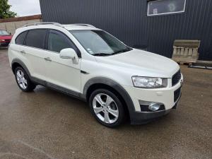 White Chevrolet Captiva 2012 in Taurage, with an engine capacity of 2.20 L and mileage of 145 thousand km for 5500 €, photo 3 on AUTOMOTO.COM.LV