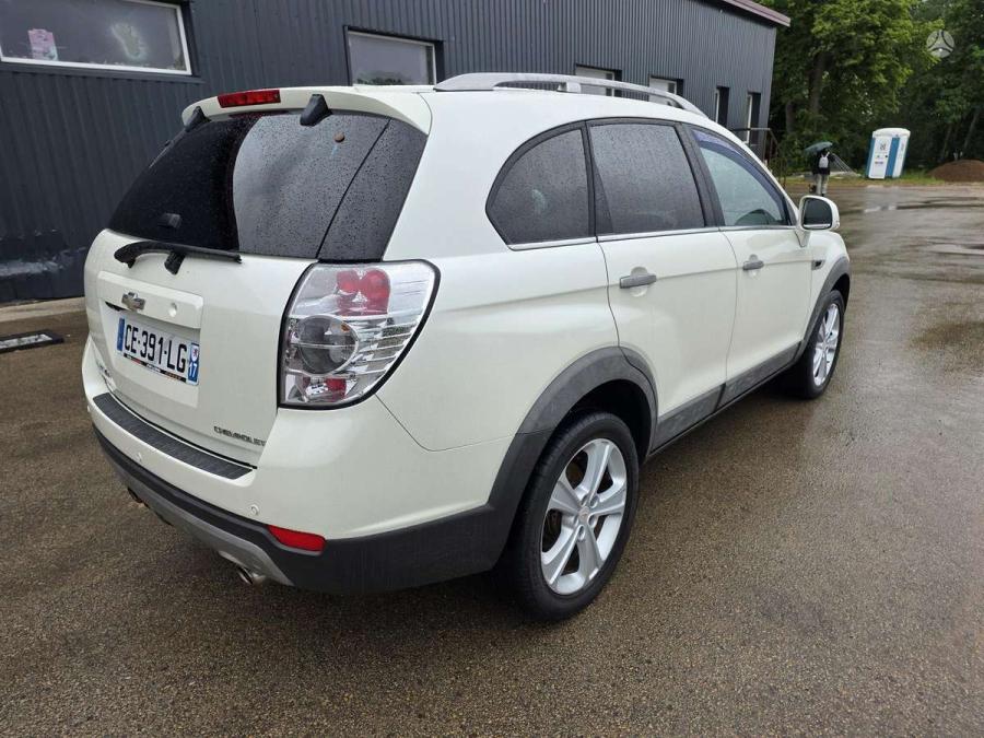 White Chevrolet Captiva 2012 in Taurage, with an engine capacity of 2.20 L and mileage of 145 thousand km for 5500 €, photo 6 on AUTOMOTO.COM.LV