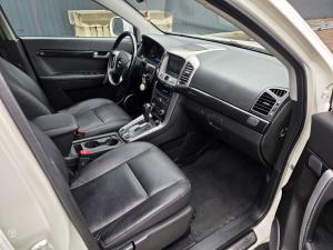 White Chevrolet Captiva 2012 in Taurage, with an engine capacity of 2.20 L and mileage of 145 thousand km for 5500 €, photo 8 on AUTOMOTO.COM.LV