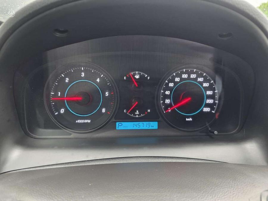 White Chevrolet Captiva 2012 in Taurage, with an engine capacity of 2.20 L and mileage of 145 thousand km for 5500 €, photo 11 on AUTOMOTO.COM.LV