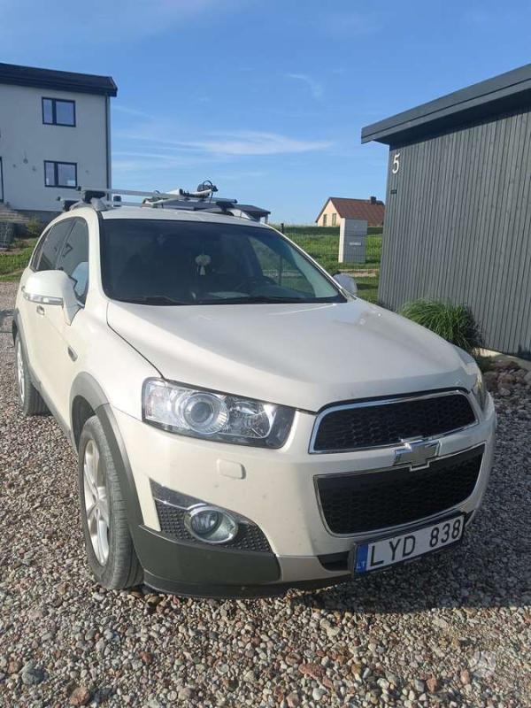 White Chevrolet Captiva 2012 in Klaipeda, with an engine capacity of 2.23 L and mileage of 238 thousand km for 3000 €, photo 1 on AUTOMOTO.COM.LV