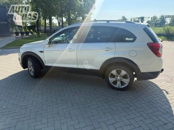 White Chevrolet Captiva 2012 in Siauliai, with an engine capacity of 2.20 L and mileage of 300 thousand km for 4500 €, photo 5 on AUTOMOTO.COM.LV