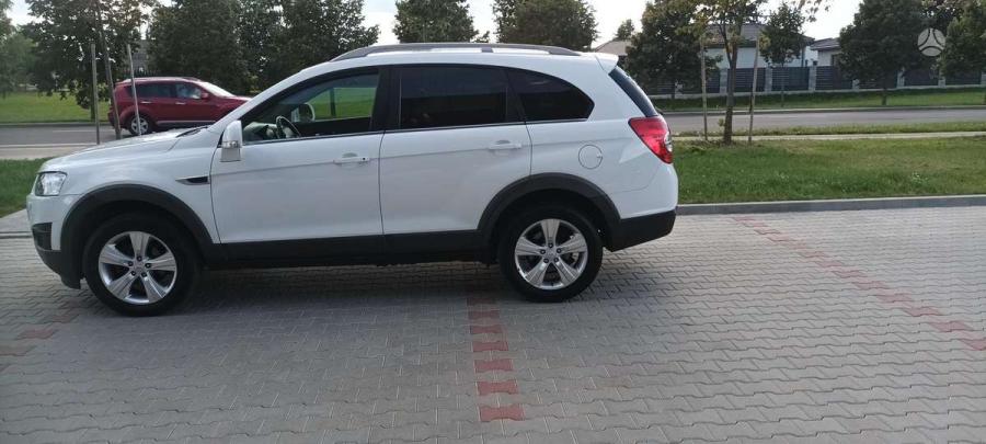 White Chevrolet Captiva 2012 in Siauliai, with an engine capacity of 2.20 L and mileage of 266 thousand km for 5350 €, photo 7 on AUTOMOTO.COM.LV