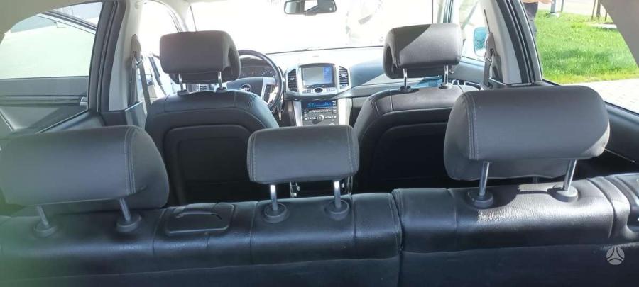 White Chevrolet Captiva 2012 in Siauliai, with an engine capacity of 2.20 L and mileage of 266 thousand km for 5350 €, photo 14 on AUTOMOTO.COM.LV