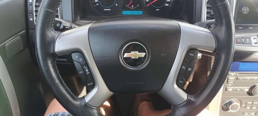 White Chevrolet Captiva 2012 in Siauliai, with an engine capacity of 2.20 L and mileage of 266 thousand km for 5350 €, photo 20 on AUTOMOTO.COM.LV