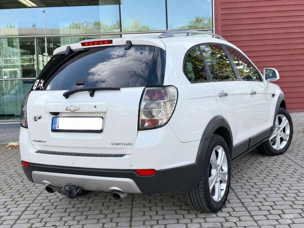 Chevrolet Captiva 2012 Klaipėda vietnē Balts Chevrolet Captiva 2012 Klaipėda, ar dzinēja tilpumu 2.23 L un nobraukumu 239 tūkst. km par 4900 €, foto 8 vietnē AUTOMOTO.COM.LV