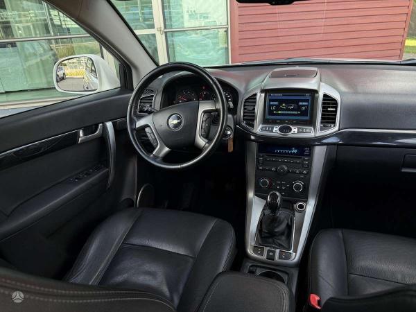 Chevrolet Captiva 2012 Klaipėda vietnē Balts Chevrolet Captiva 2012 Klaipėda, ar dzinēja tilpumu 2.23 L un nobraukumu 239 tūkst. km par 4900 €, foto 10 vietnē AUTOMOTO.COM.LV