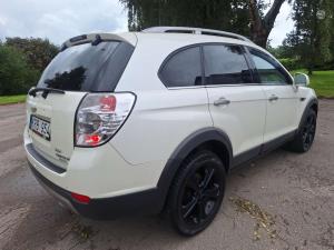 White Chevrolet Captiva 2012 in Kelme, with an engine capacity of 2.20 L and mileage of 202 thousand km for 4200 €, photo 5 on AUTOMOTO.COM.LV