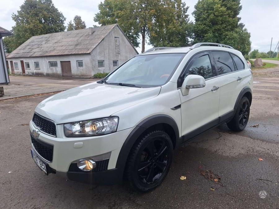 White Chevrolet Captiva 2012 in Kelme, with an engine capacity of 2.20 L and mileage of 202 thousand km for 4200 €, photo 6 on AUTOMOTO.COM.LV