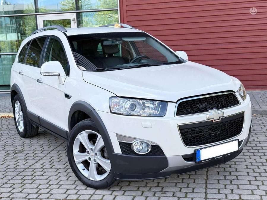 White Chevrolet Captiva 2012 in Klaipeda, with an engine capacity of 2.23 L and mileage of 239 thousand km for 4800 €, photo 3 on AUTOMOTO.COM.LV