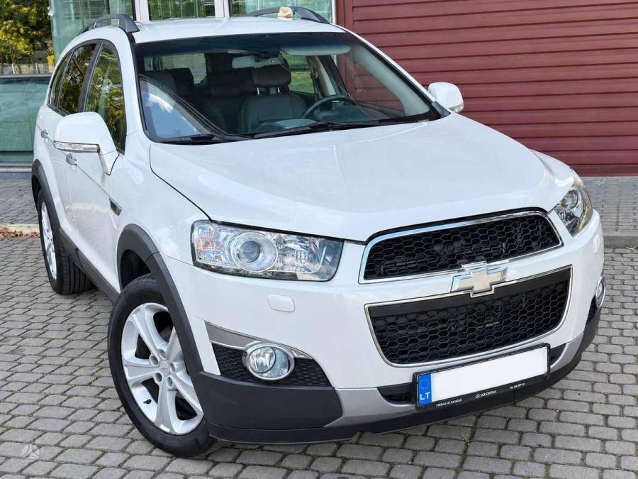 White Chevrolet Captiva 2012 in Klaipeda, with an engine capacity of 2.23 L and mileage of 239 thousand km for 4800 €, photo 5 on AUTOMOTO.COM.LV