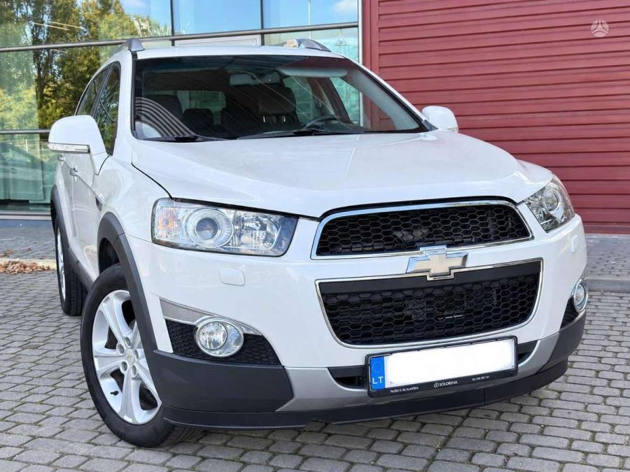 White Chevrolet Captiva 2012 in Klaipeda, with an engine capacity of 2.23 L and mileage of 239 thousand km for 4800 €, photo 6 on AUTOMOTO.COM.LV