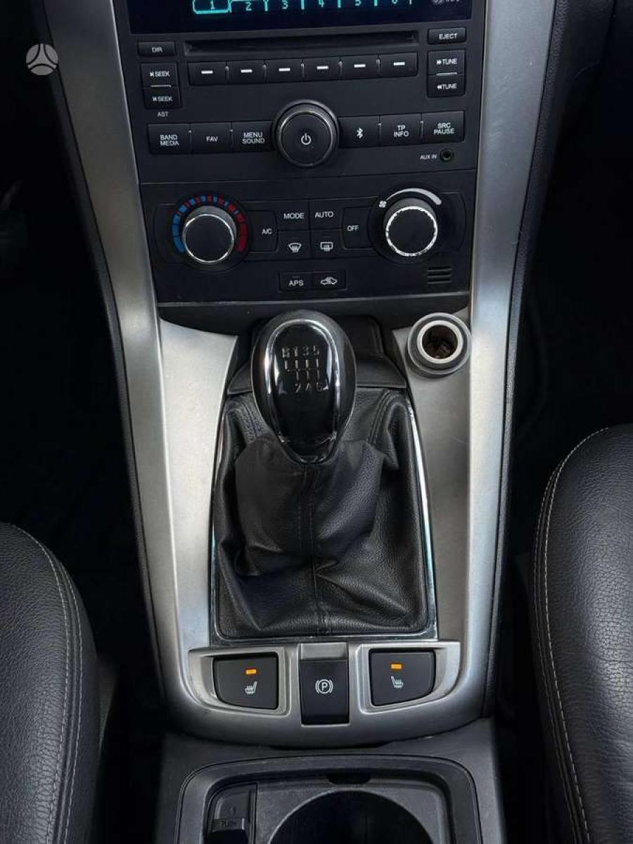 White Chevrolet Captiva 2012 in Klaipeda, with an engine capacity of 2.23 L and mileage of 239 thousand km for 4800 €, photo 15 on AUTOMOTO.COM.LV